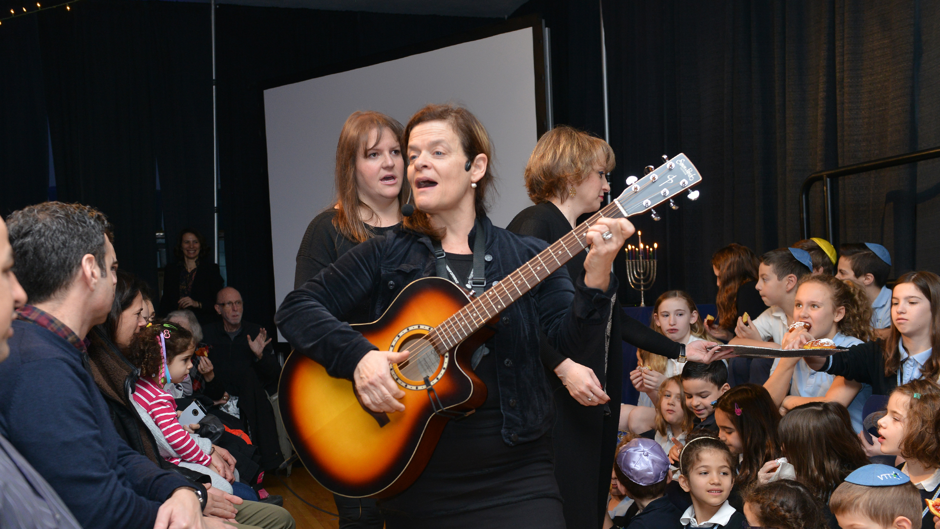 ellen-guitar - Vancouver Talmud Torah